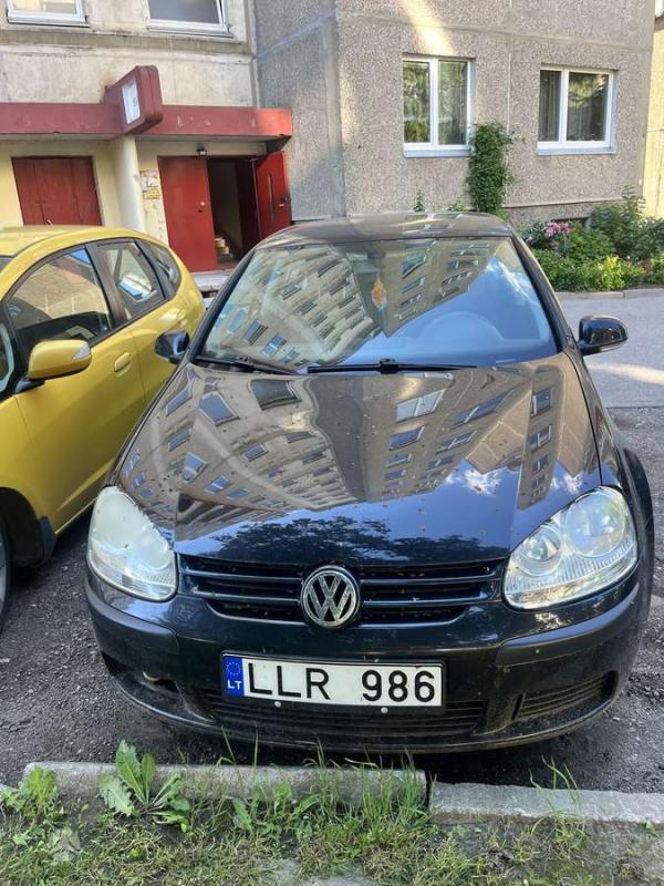 Black Volkswagen Golf 2004 in Kaunas, with an engine capacity of 1.39 L and mileage of 219 thousand km for 350 €, photo 3 on AUTOMOTO.COM.LV