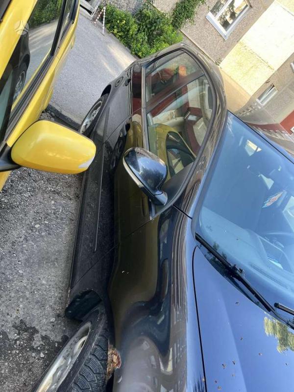 Black Volkswagen Golf 2004 in Kaunas, with an engine capacity of 1.39 L and mileage of 219 thousand km for 350 €, photo 5 on AUTOMOTO.COM.LV