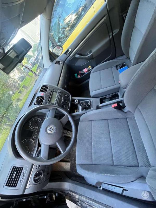 Black Volkswagen Golf 2004 in Kaunas, with an engine capacity of 1.39 L and mileage of 219 thousand km for 350 €, photo 6 on AUTOMOTO.COM.LV
