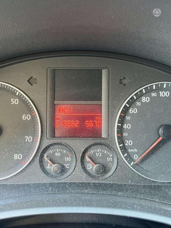Black Volkswagen Golf 2004 in Kaunas, with an engine capacity of 1.39 L and mileage of 219 thousand km for 350 €, photo 8 on AUTOMOTO.COM.LV