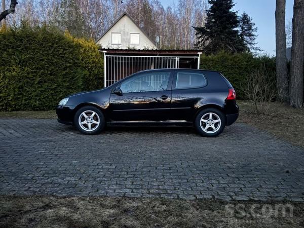 Black Volkswagen Golf 2004 in Ogre, with an engine capacity of 1.90 L and mileage of 347 thousand km for 1750 €, photo 1 on AUTOMOTO.COM.LV