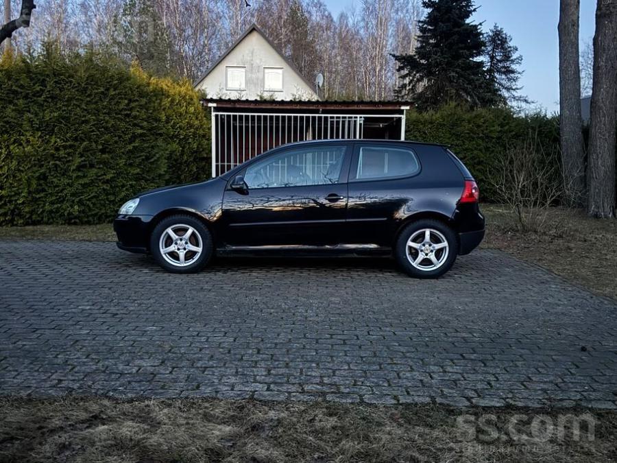 Melns Volkswagen Golf 2004 Ogre, ar dzinēja tilpumu 1.90 L un nobraukumu 347 tūkst. km par 1750 €, foto 1 vietnē AUTOMOTO.COM.LV