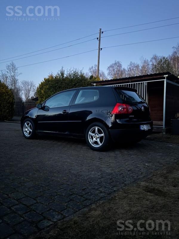 Black Volkswagen Golf 2004 in Ogre, with an engine capacity of 1.90 L and mileage of 347 thousand km for 1750 €, photo 2 on AUTOMOTO.COM.LV