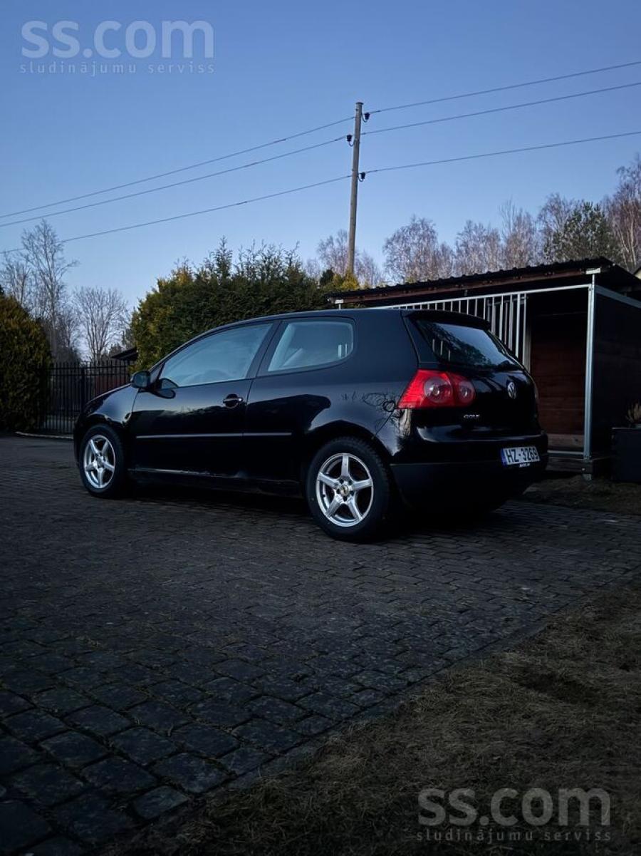 Melns Volkswagen Golf 2004 Ogre, ar dzinēja tilpumu 1.90 L un nobraukumu 347 tūkst. km par 1750 €, foto 3 vietnē AUTOMOTO.COM.LV