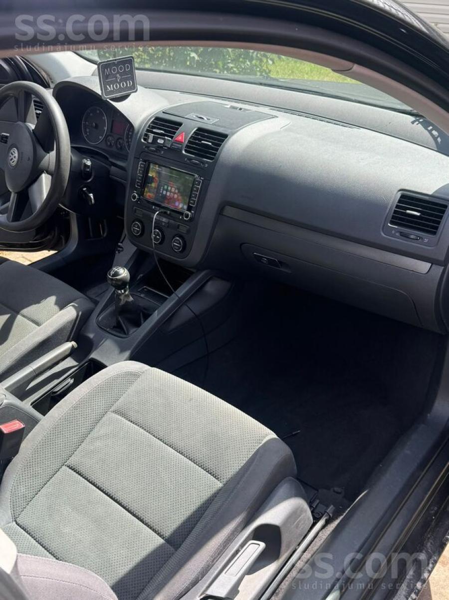 Melns Volkswagen Golf 2004 Ogre, ar dzinēja tilpumu 1.90 L un nobraukumu 347 tūkst. km par 1750 €, foto 6 vietnē AUTOMOTO.COM.LV