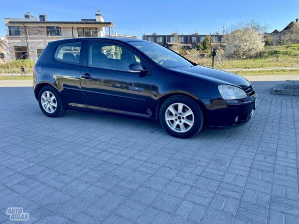 Melns Volkswagen Golf 2004 Viļņa, ar dzinēja tilpumu 1.90 L un nobraukumu 319 tūkst. km par 1950 €, foto 5 vietnē AUTOMOTO.COM.LV
