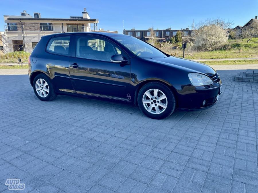 Black Volkswagen Golf 2004 in Vilnius, with an engine capacity of 1.90 L and mileage of 319 thousand km for 1950 €, photo 6 on AUTOMOTO.COM.LV