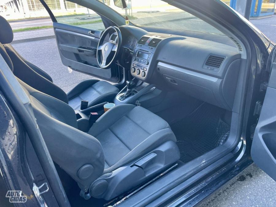 Black Volkswagen Golf 2004 in Vilnius, with an engine capacity of 1.90 L and mileage of 319 thousand km for 1950 €, photo 14 on AUTOMOTO.COM.LV