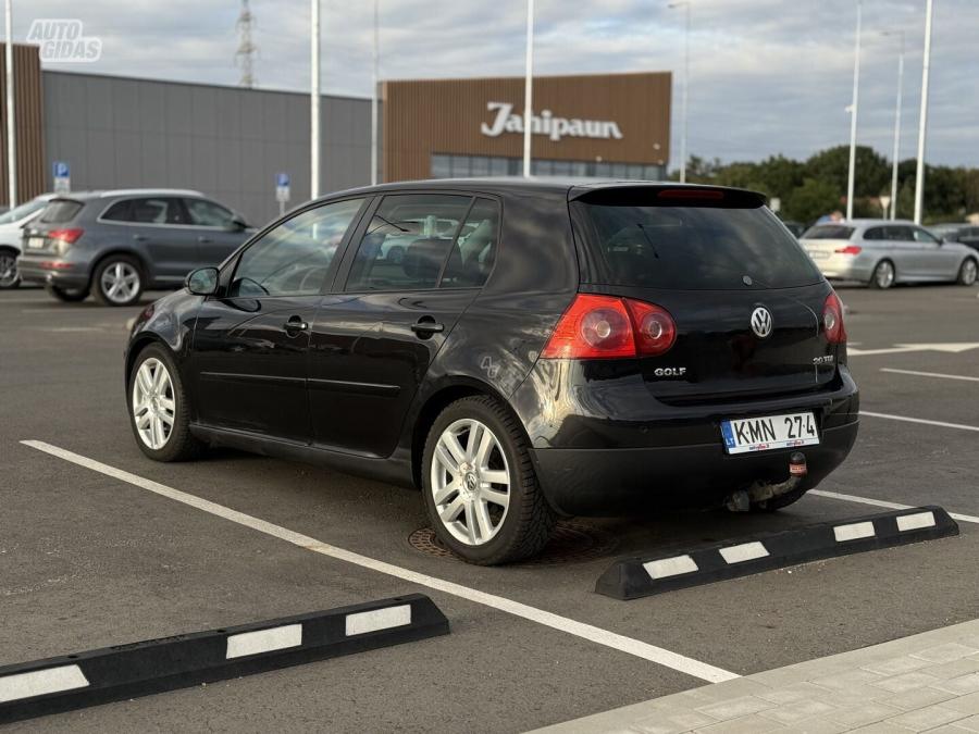 Melns Volkswagen Golf 2004 Kauņa, ar dzinēja tilpumu 2.00 L un nobraukumu 298 tūkst. km par 2600 €, foto 4 vietnē AUTOMOTO.COM.LV