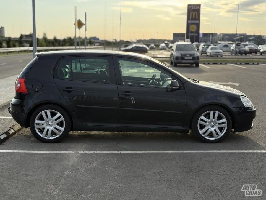 Melns Volkswagen Golf 2004 Kauņa, ar dzinēja tilpumu 2.00 L un nobraukumu 298 tūkst. km par 2600 €, foto 7 vietnē AUTOMOTO.COM.LV