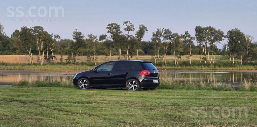 Melns Volkswagen Golf 2004 Liepāja, ar dzinēja tilpumu 2.00 L un nobraukumu 388 tūkst. km par 1300 €, foto 1 vietnē AUTOMOTO.COM.LV