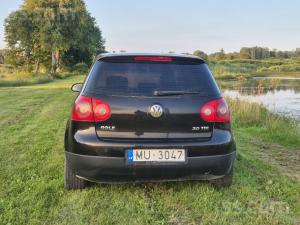 Melns Volkswagen Golf 2004 Liepāja, ar dzinēja tilpumu 2.00 L un nobraukumu 388 tūkst. km par 1300 €, foto 3 vietnē AUTOMOTO.COM.LV