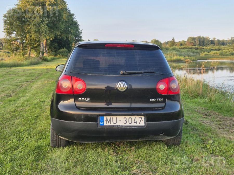 Melns Volkswagen Golf 2004 Liepāja, ar dzinēja tilpumu 2.00 L un nobraukumu 388 tūkst. km par 1300 €, foto 3 vietnē AUTOMOTO.COM.LV