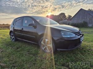Melns Volkswagen Golf 2004 Liepāja, ar dzinēja tilpumu 2.00 L un nobraukumu 388 tūkst. km par 1300 €, foto 4 vietnē AUTOMOTO.COM.LV