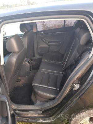 Melns Volkswagen Golf 2004 Liepāja, ar dzinēja tilpumu 2.00 L un nobraukumu 388 tūkst. km par 1300 €, foto 6 vietnē AUTOMOTO.COM.LV