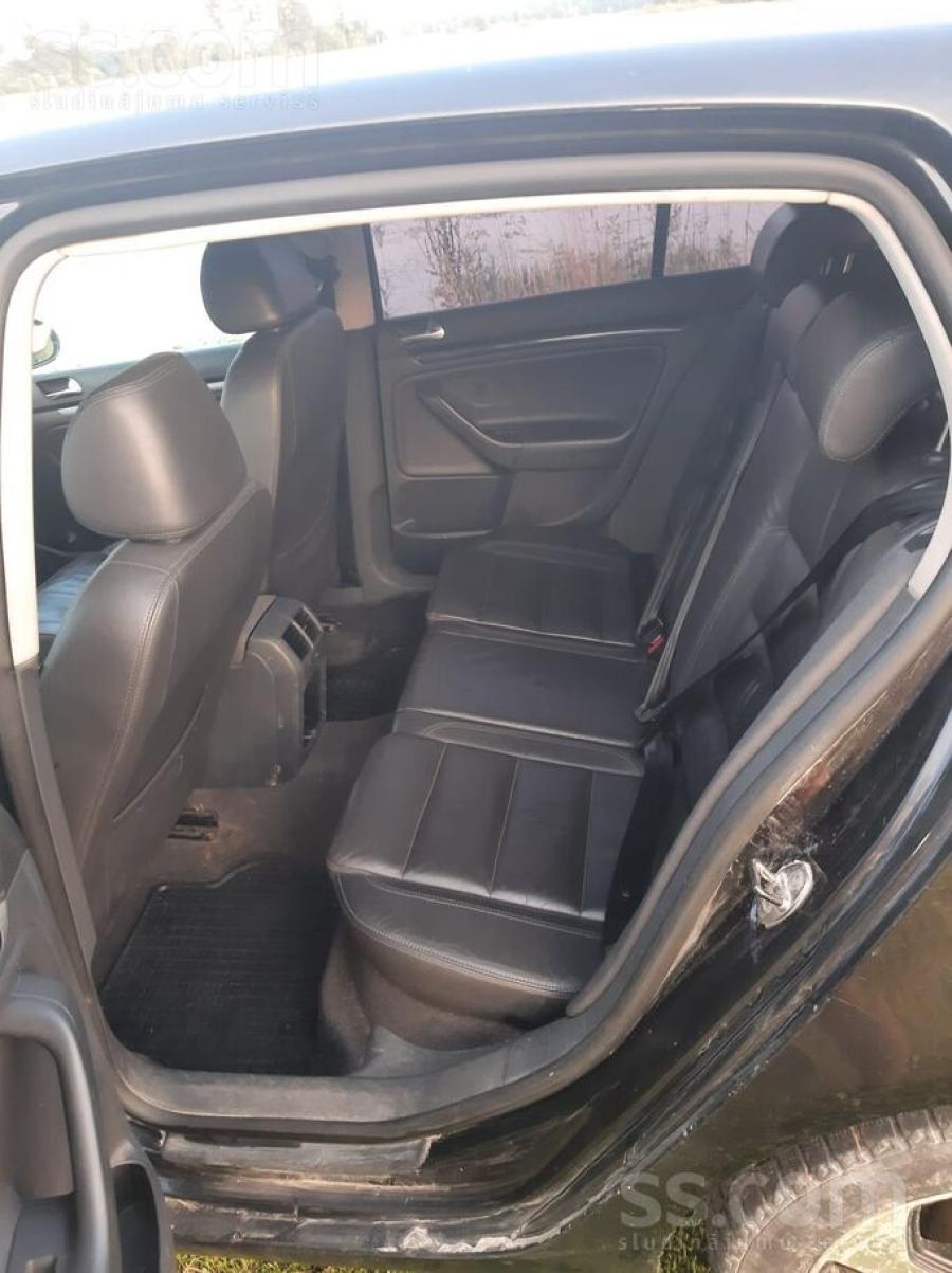Melns Volkswagen Golf 2004 Liepāja, ar dzinēja tilpumu 2.00 L un nobraukumu 388 tūkst. km par 1300 €, foto 6 vietnē AUTOMOTO.COM.LV