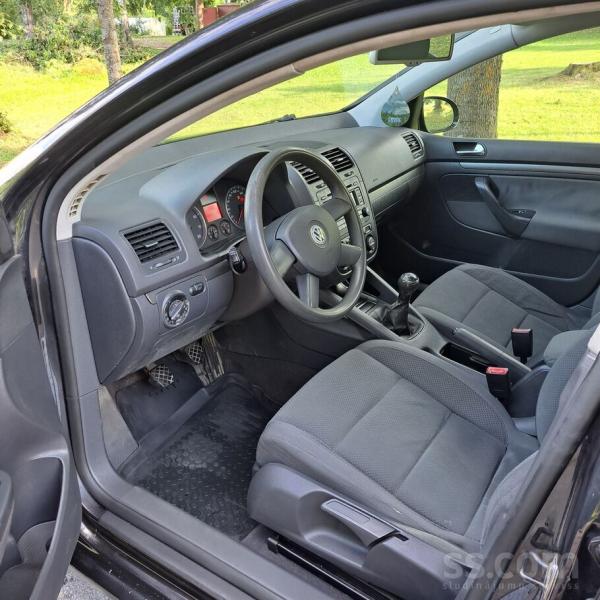 Melns Volkswagen Golf 2004 Rēzekne, ar dzinēja tilpumu 1.60 L un nobraukumu 0 tūkst. km par 2950 €, foto 9 vietnē AUTOMOTO.COM.LV