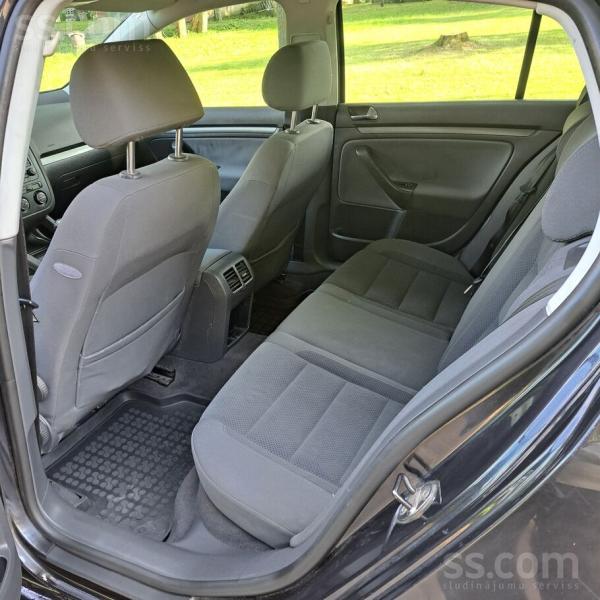 Melns Volkswagen Golf 2004 Rēzekne, ar dzinēja tilpumu 1.60 L un nobraukumu 0 tūkst. km par 2950 €, foto 10 vietnē AUTOMOTO.COM.LV