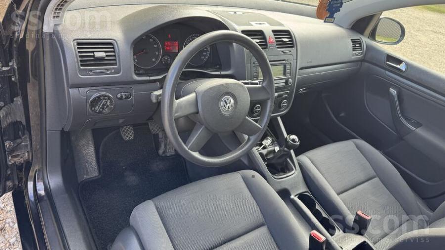 Melns Volkswagen Golf 2004 Rēzekne, ar dzinēja tilpumu 1.40 L un nobraukumu 177 tūkst. km par 2450 €, foto 9 vietnē AUTOMOTO.COM.LV