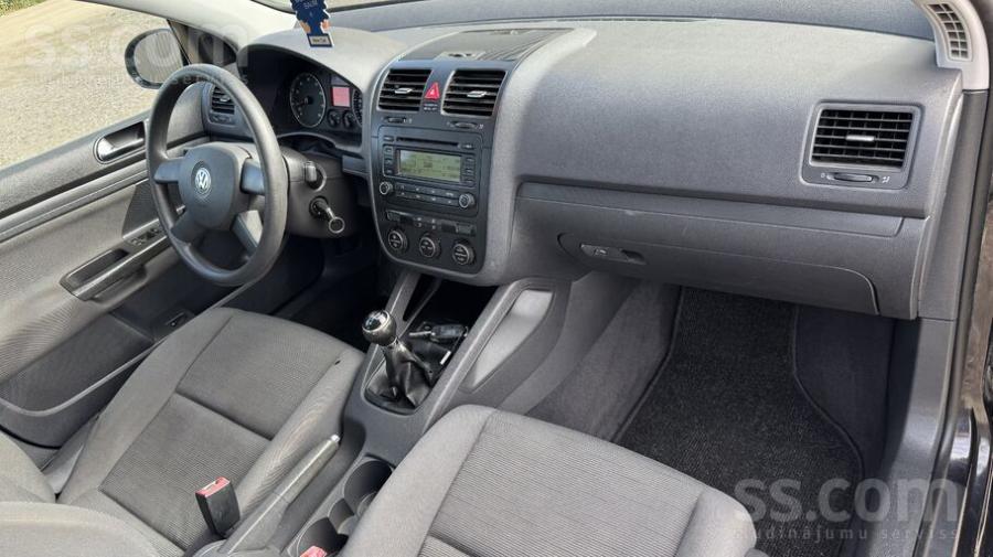 Melns Volkswagen Golf 2004 Rēzekne, ar dzinēja tilpumu 1.40 L un nobraukumu 177 tūkst. km par 2450 €, foto 11 vietnē AUTOMOTO.COM.LV