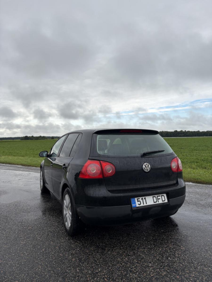 Melns Volkswagen Golf 2004 Kohtla-Jerve, ar dzinēja tilpumu 0.00 L un nobraukumu 420 tūkst. km par 2500 €, foto 4 vietnē AUTOMOTO.COM.LV