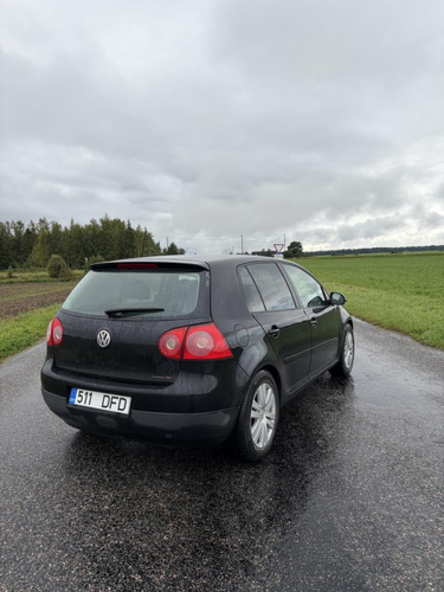 Melns Volkswagen Golf 2004 Kohtla-Jerve, ar dzinēja tilpumu 0.00 L un nobraukumu 420 tūkst. km par 2500 €, foto 5 vietnē AUTOMOTO.COM.LV