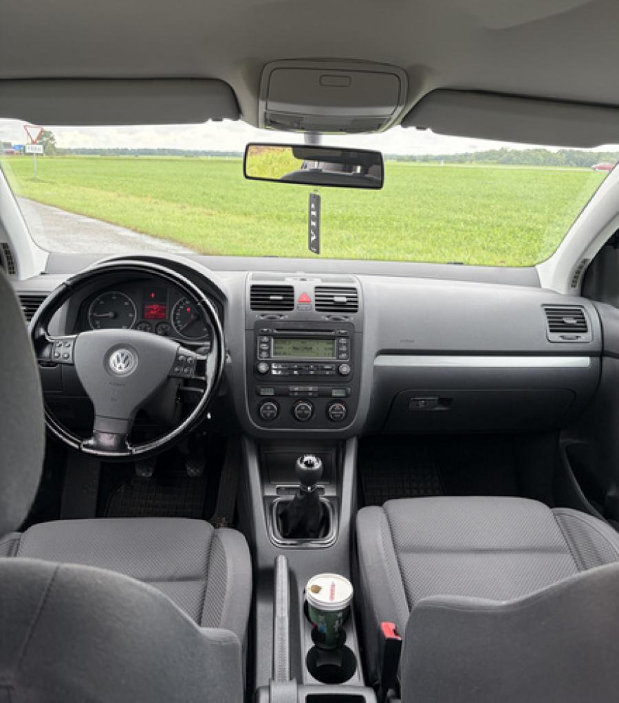 Melns Volkswagen Golf 2004 Kohtla-Jerve, ar dzinēja tilpumu 0.00 L un nobraukumu 420 tūkst. km par 2500 €, foto 9 vietnē AUTOMOTO.COM.LV