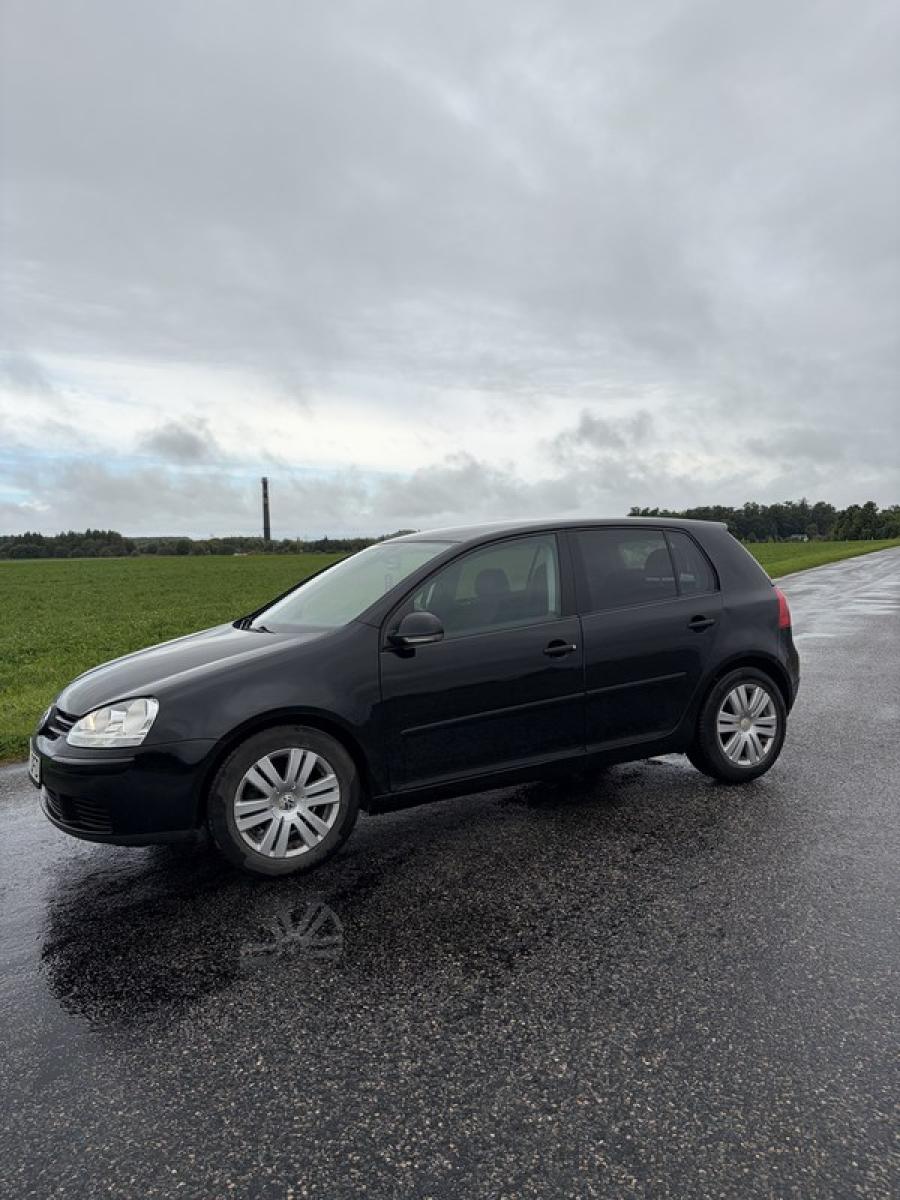 Melns Volkswagen Golf 2004 Kohtla-Jerve, ar dzinēja tilpumu 0.00 L un nobraukumu 420 tūkst. km par 2500 €, foto 12 vietnē AUTOMOTO.COM.LV