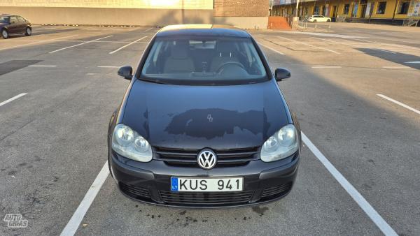 Melns Volkswagen Golf 2004 Kauņa, ar dzinēja tilpumu 1.90 L un nobraukumu 350 tūkst. km par 1600 €, foto 1 vietnē AUTOMOTO.COM.LV
