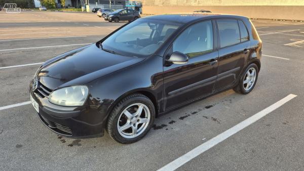 Melns Volkswagen Golf 2004 Kauņa, ar dzinēja tilpumu 1.90 L un nobraukumu 350 tūkst. km par 1600 €, foto 3 vietnē AUTOMOTO.COM.LV
