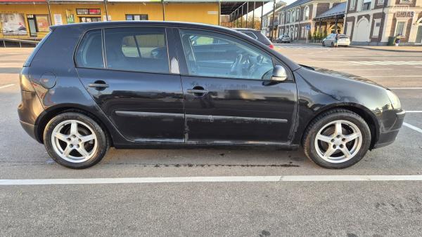 Melns Volkswagen Golf 2004 Kauņa, ar dzinēja tilpumu 1.90 L un nobraukumu 350 tūkst. km par 1600 €, foto 8 vietnē AUTOMOTO.COM.LV