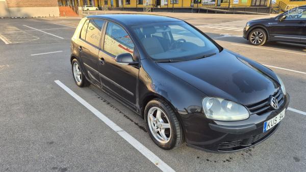 Melns Volkswagen Golf 2004 Kauņa, ar dzinēja tilpumu 1.90 L un nobraukumu 350 tūkst. km par 1600 €, foto 9 vietnē AUTOMOTO.COM.LV