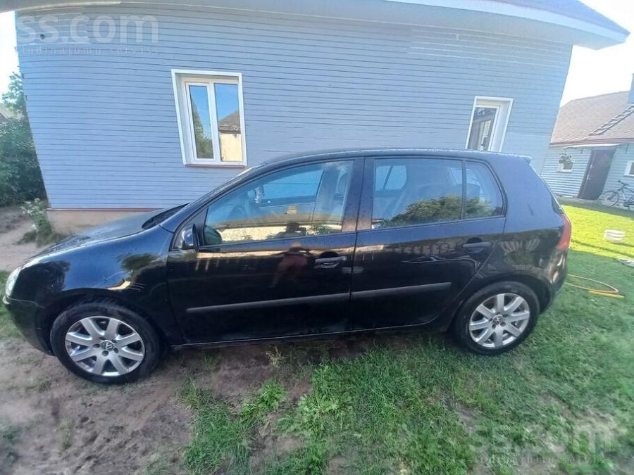 Melns Volkswagen Golf 2004 Preiļi, ar dzinēja tilpumu 1.90 L un nobraukumu 400 tūkst. km par 1500 €, foto 3 vietnē AUTOMOTO.COM.LV