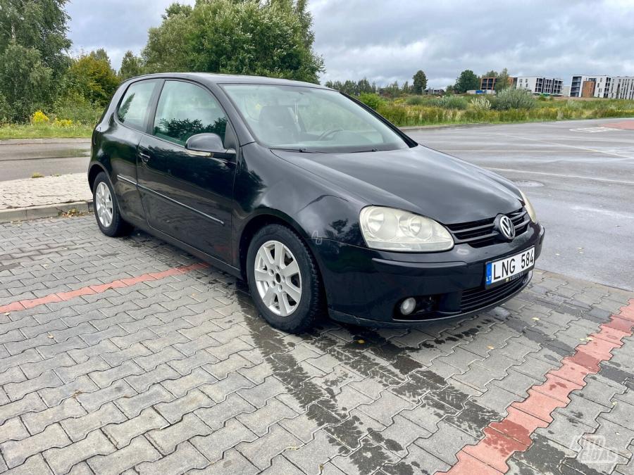Melns Volkswagen Golf 2004 Viļņa, ar dzinēja tilpumu 1.90 L un nobraukumu 320 tūkst. km par 1600 €, foto 4 vietnē AUTOMOTO.COM.LV