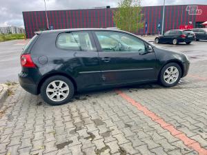 Melns Volkswagen Golf 2004 Viļņa, ar dzinēja tilpumu 1.90 L un nobraukumu 320 tūkst. km par 1600 €, foto 8 vietnē AUTOMOTO.COM.LV
