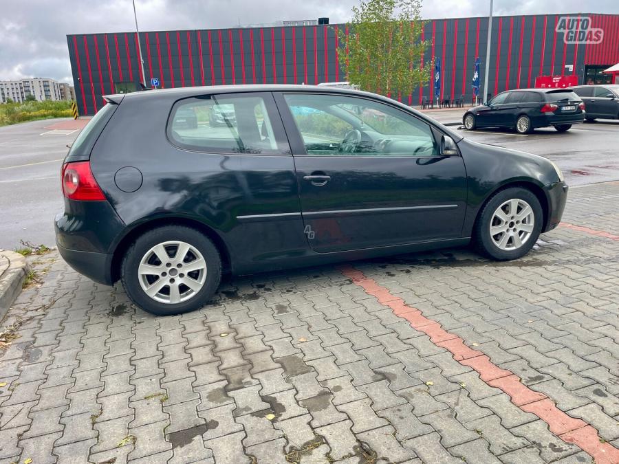 Melns Volkswagen Golf 2004 Viļņa, ar dzinēja tilpumu 1.90 L un nobraukumu 320 tūkst. km par 1600 €, foto 8 vietnē AUTOMOTO.COM.LV