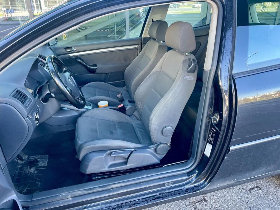 Melns Volkswagen Golf 2004 Viļņa, ar dzinēja tilpumu 1.90 L un nobraukumu 320 tūkst. km par 1600 €, foto 11 vietnē AUTOMOTO.COM.LV