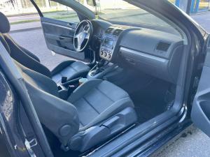 Melns Volkswagen Golf 2004 Viļņa, ar dzinēja tilpumu 1.90 L un nobraukumu 320 tūkst. km par 1600 €, foto 13 vietnē AUTOMOTO.COM.LV