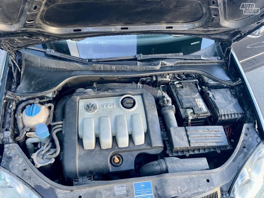 Melns Volkswagen Golf 2004 Viļņa, ar dzinēja tilpumu 1.90 L un nobraukumu 320 tūkst. km par 1600 €, foto 14 vietnē AUTOMOTO.COM.LV