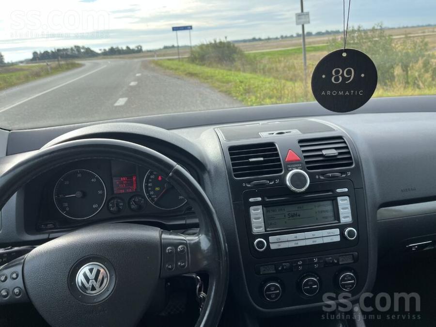 Black Volkswagen Golf 2004 in Jelgava, with an engine capacity of 2.00 L and mileage of 412 thousand km for 2200 €, photo 6 on AUTOMOTO.COM.LV