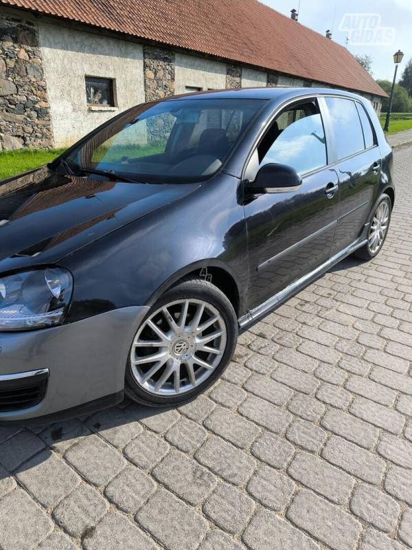 Фольксваген Гольф 2004 в Пакруойис на AUTOMOTO.COM.LV Черный Фольксваген Гольф 2004 в Пакруойис, объемом двигателя 2.00 л и пробегом 400 тыс. км за 1400 €, фото 3 на AUTOMOTO.COM.LV