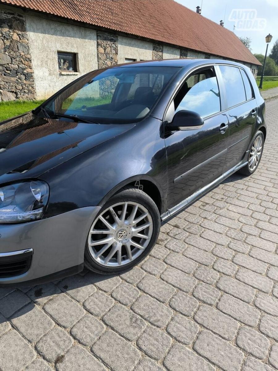 Melns Volkswagen Golf 2004 Pakruojis, ar dzinēja tilpumu 2.00 L un nobraukumu 400 tūkst. km par 1400 €, foto 3 vietnē AUTOMOTO.COM.LV