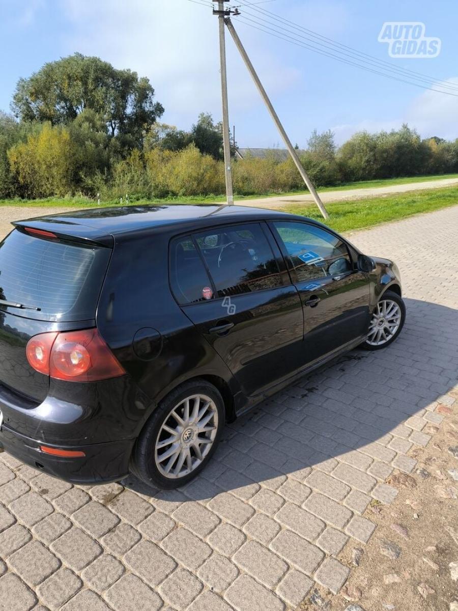 Melns Volkswagen Golf 2004 Pakruojis, ar dzinēja tilpumu 2.00 L un nobraukumu 400 tūkst. km par 1400 €, foto 6 vietnē AUTOMOTO.COM.LV