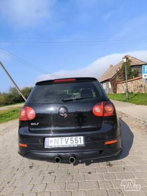 Melns Volkswagen Golf 2004 Pakruojis, ar dzinēja tilpumu 2.00 L un nobraukumu 400 tūkst. km par 1400 €, foto 7 vietnē AUTOMOTO.COM.LV