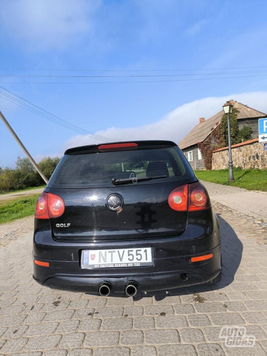 Melns Volkswagen Golf 2004 Pakruojis, ar dzinēja tilpumu 2.00 L un nobraukumu 400 tūkst. km par 1400 €, foto 7 vietnē AUTOMOTO.COM.LV