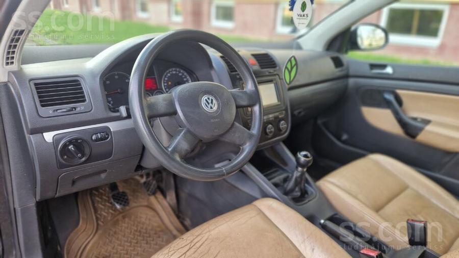 Black Volkswagen Golf 2005 in Gulbene, with an engine capacity of 1.90 L and mileage of 385 thousand km for 1550 €, photo 12 on AUTOMOTO.COM.LV