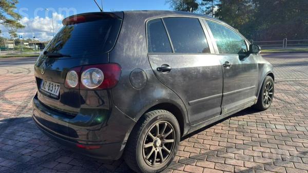 Melns Volkswagen Golf 2005 Ventspils, ar dzinēja tilpumu 1.90 L un nobraukumu 290 tūkst. km par 1300 €, foto 3 vietnē AUTOMOTO.COM.LV