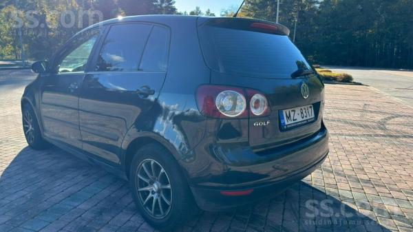 Melns Volkswagen Golf 2005 Ventspils, ar dzinēja tilpumu 1.90 L un nobraukumu 290 tūkst. km par 1300 €, foto 4 vietnē AUTOMOTO.COM.LV