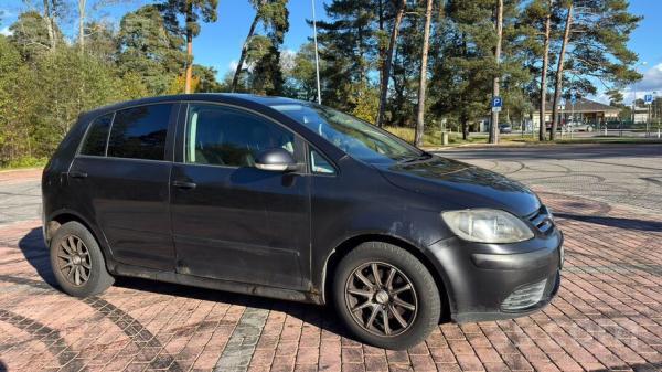 Melns Volkswagen Golf 2005 Ventspils, ar dzinēja tilpumu 1.90 L un nobraukumu 290 tūkst. km par 1300 €, foto 5 vietnē AUTOMOTO.COM.LV