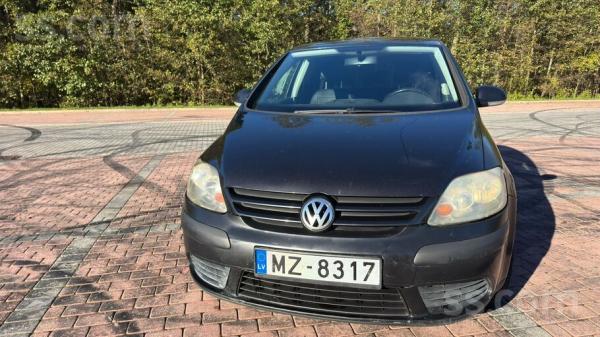 Melns Volkswagen Golf 2005 Ventspils, ar dzinēja tilpumu 1.90 L un nobraukumu 290 tūkst. km par 1300 €, foto 6 vietnē AUTOMOTO.COM.LV